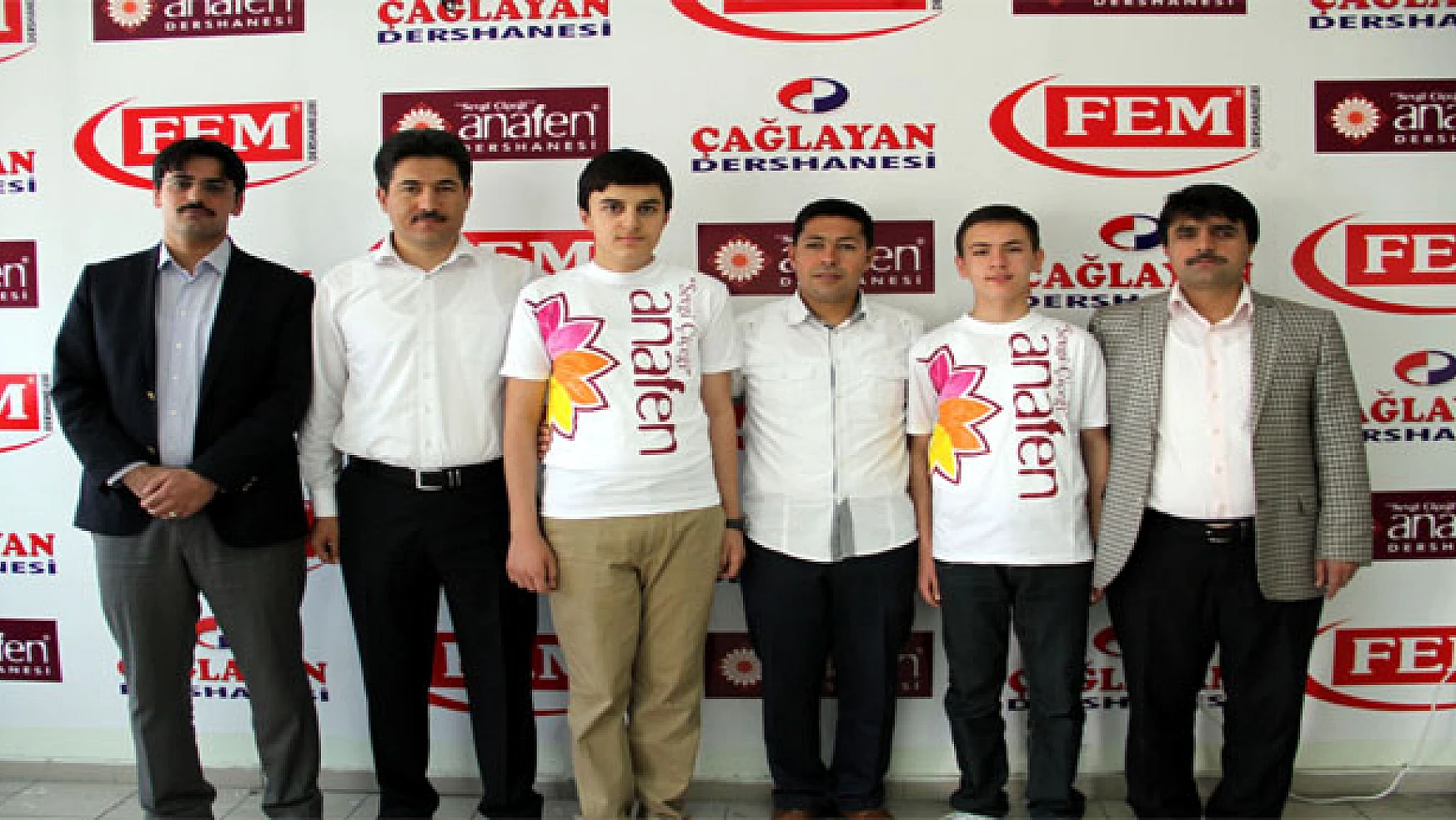 Anafen Dershanesi nin iki öğrencisi Van ın gururu oldu